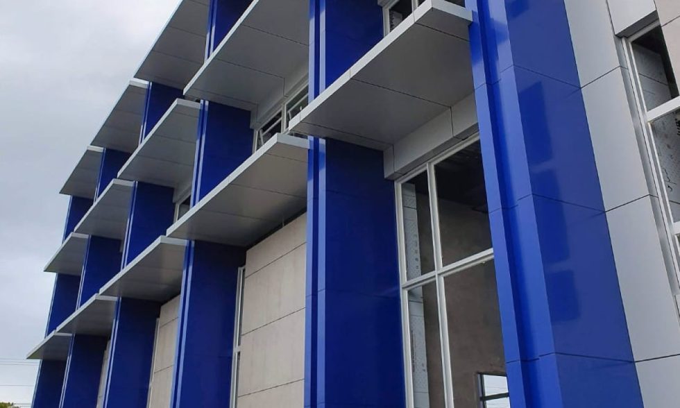 ¿Qué es el aluminio compuesto Alucobond y por qué es tan usado en ...